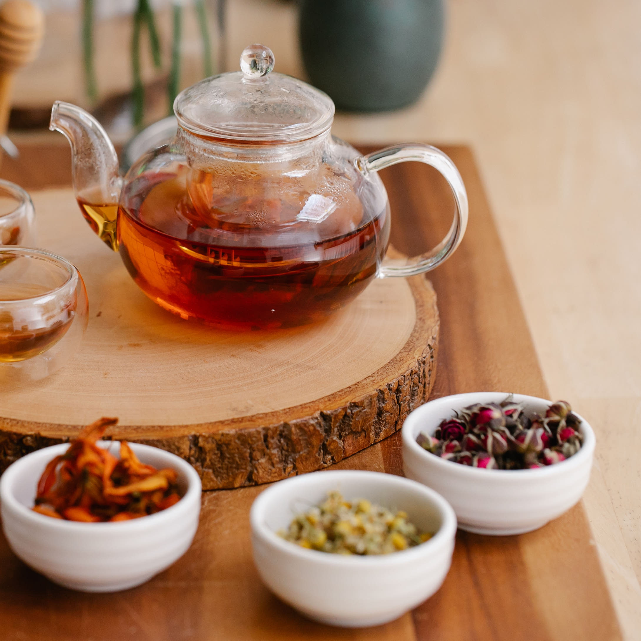 Logotipo De La Hoja De Té Basilur Té Ecuador